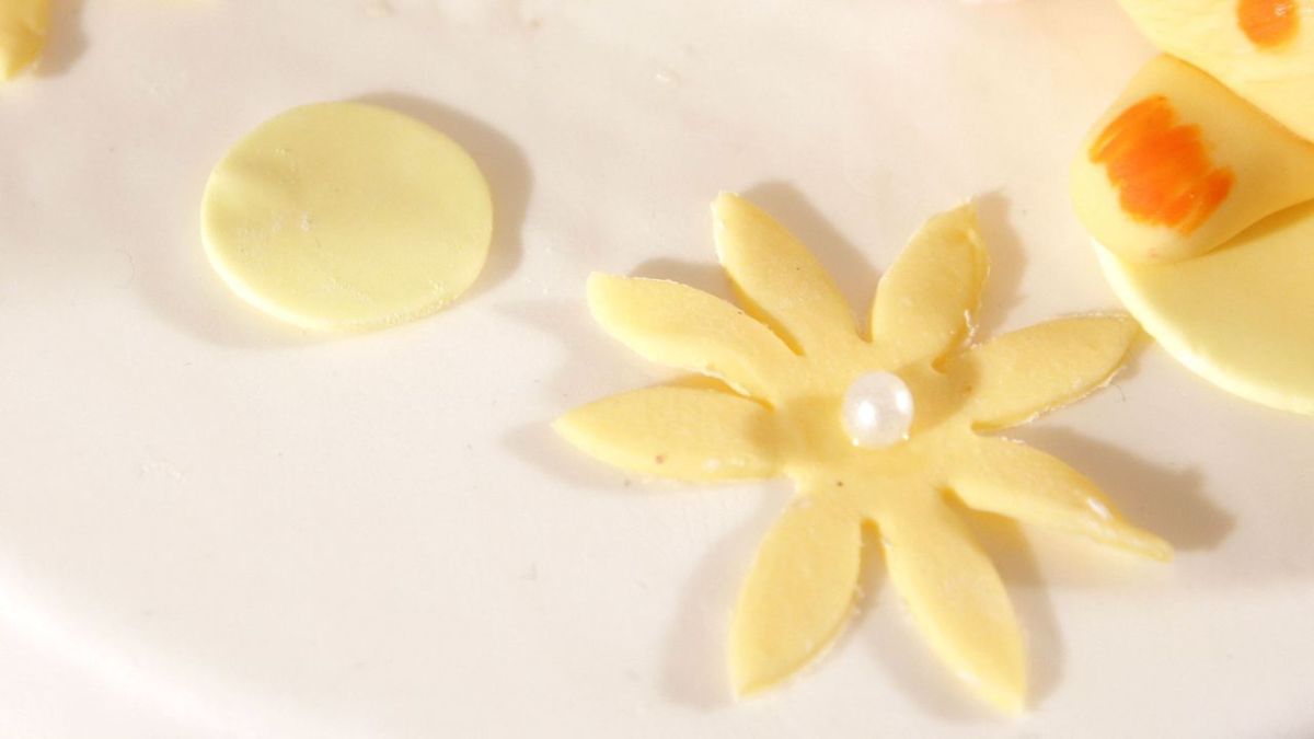 How To Make Fondant Daisies Howcast