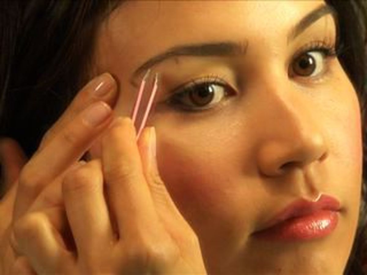 How to Pluck Your Own Eyebrows - Howcast How to Pluck Your Own Eyebrows - Howcast