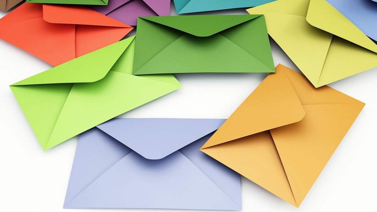 Custom Vs Customized Vs Customizable Wedding Invitations Howcast Custom Vs Customized Vs Customizable Wedding Invitations Howcast