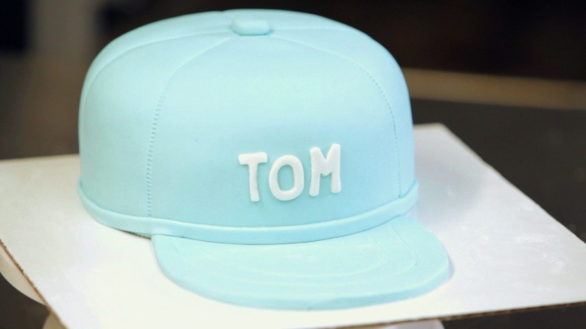 how-to-put-a-name-on-a-baseball-cap-cake-for-a-kids-party-howcast