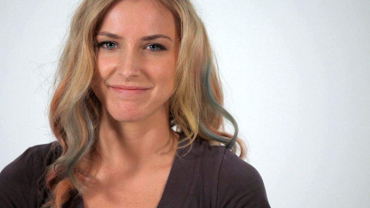 How To Color Chalk Your Hair Howcast