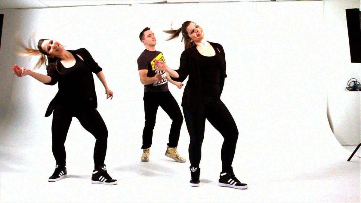 3 Easy Dance Moves - Howcast 3 Easy Dance Moves - Howcast